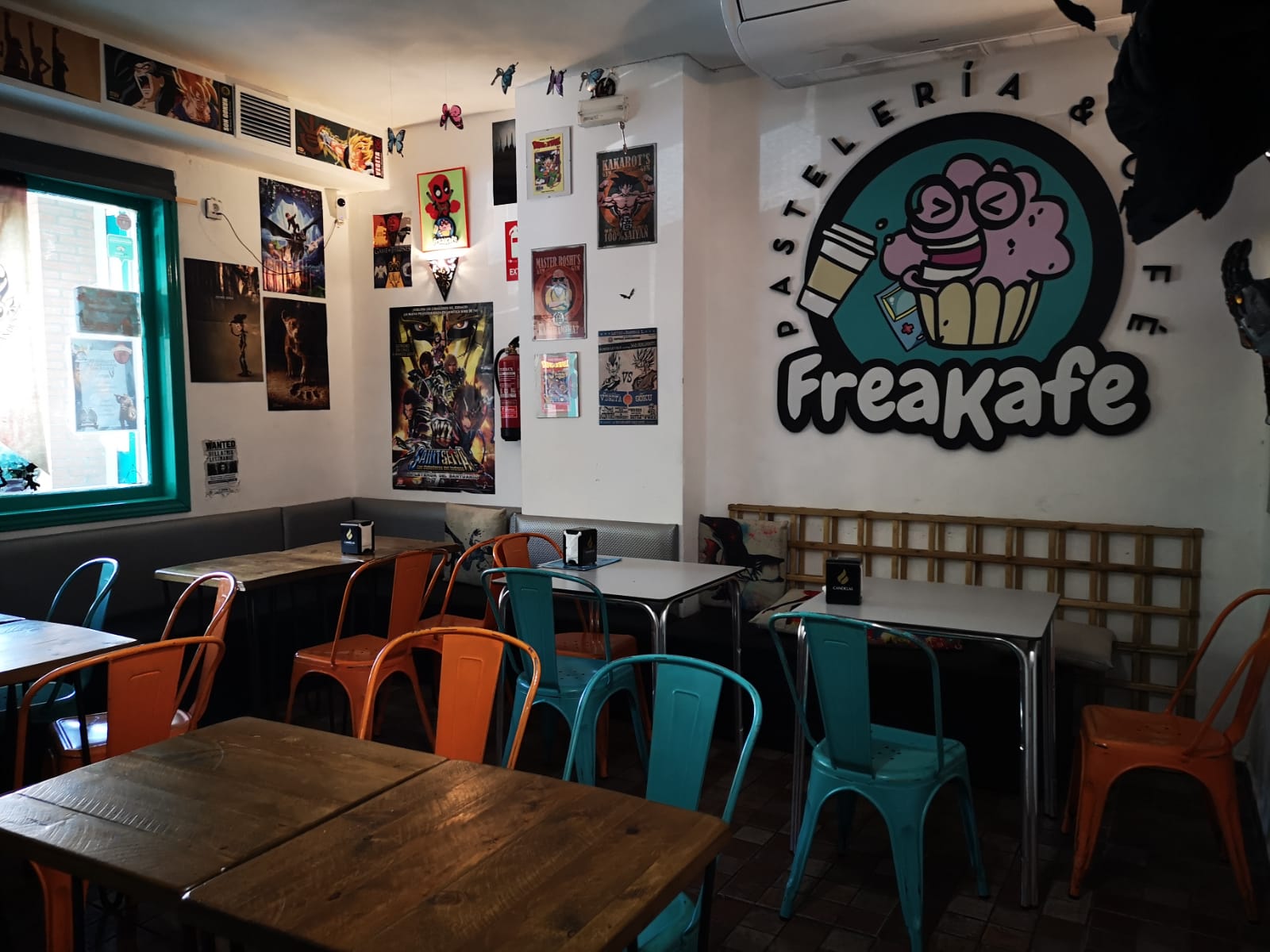 Entrevista y reportaje a Freakafe con motivo de su segundo aniversario