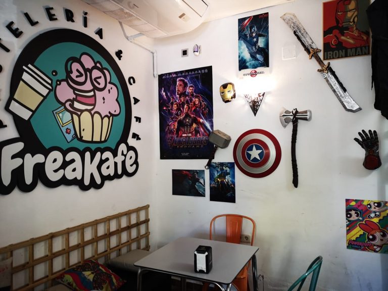 Entrevista y reportaje a Freakafe con motivo de su segundo aniversario