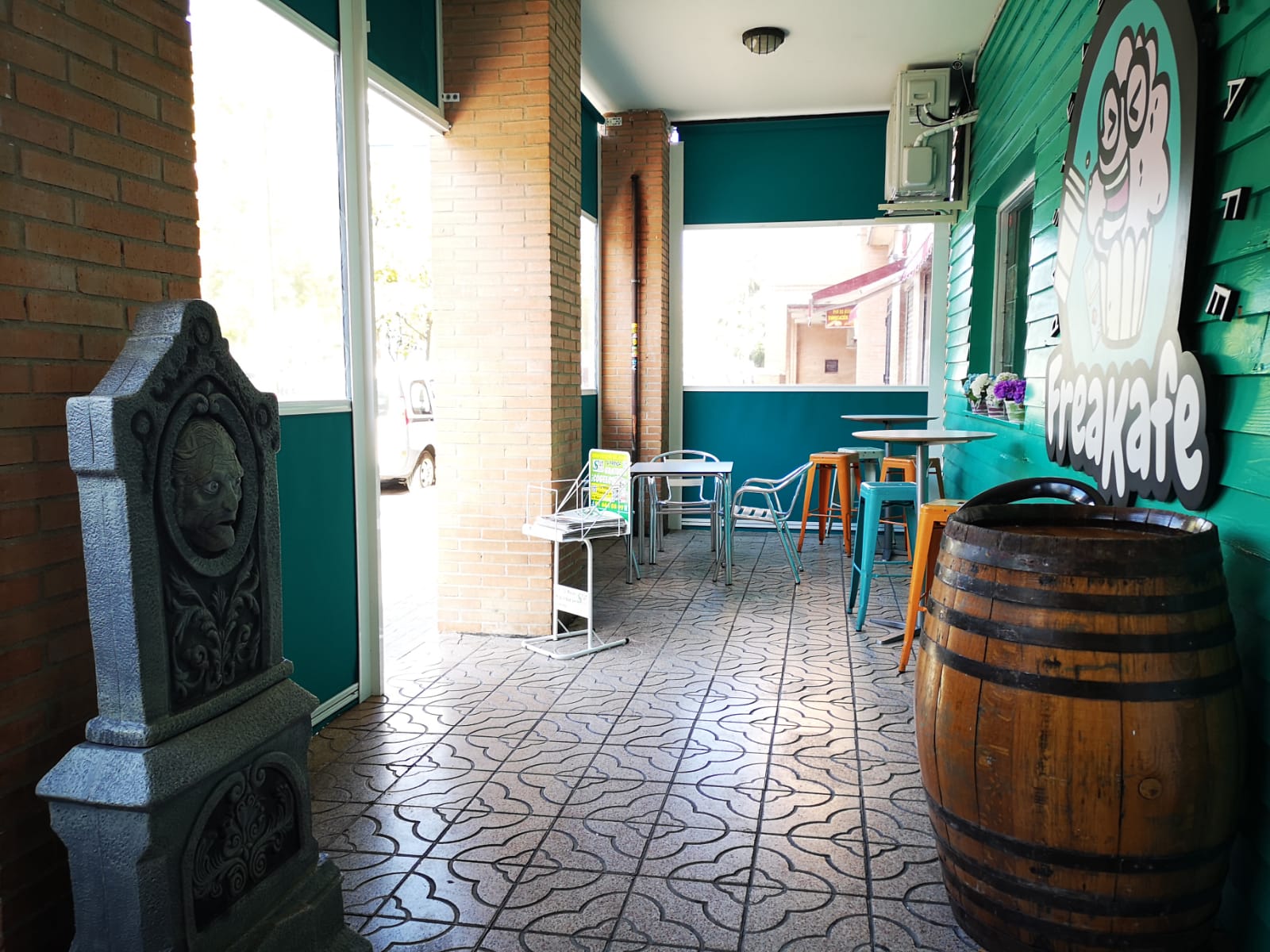 Entrevista y reportaje a Freakafe con motivo de su segundo aniversario