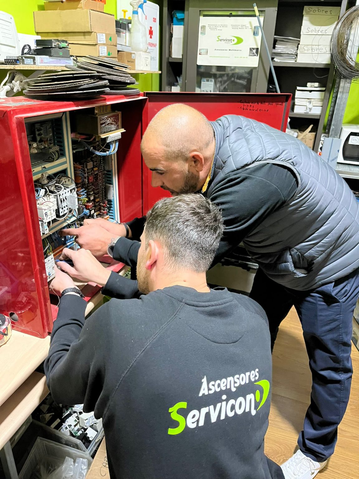 "Ascensores Servicon: Mantenimiento y montaje ascensores